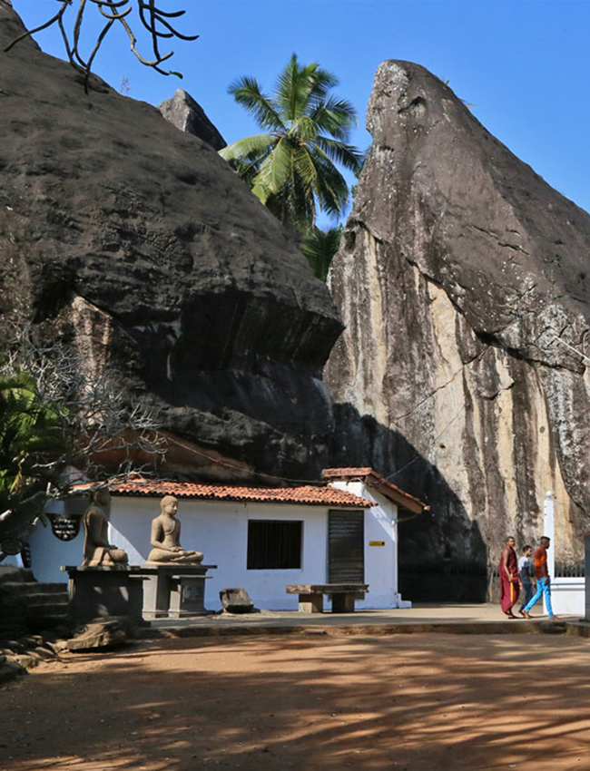 Aluvihara Cave Temple - Dream Master Travel